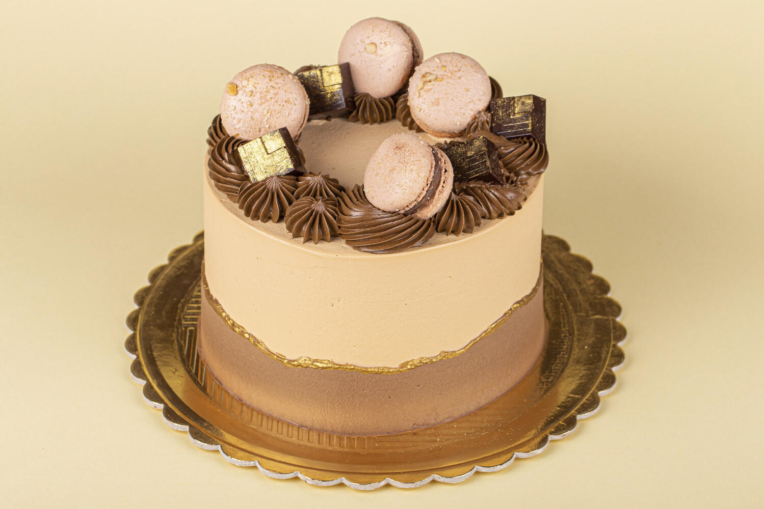 Tort cu macarons pentru bărbați | Dulcinella - Torturi La Comandă ...