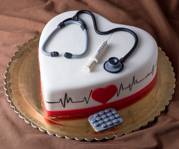 Tort pentru doctor in forma de inima | Dulcinella - Torturi La Comandă ...